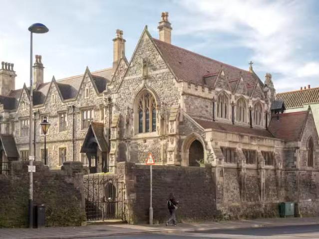 New 1 BA 3 bedroom detached house for rent in The Chapel, Bars.