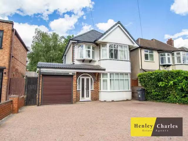 Just in! 1 BA 3 bedroom detached house for rent in Westwood Ro.