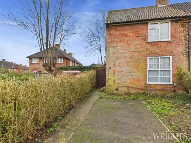Unique 1 BA 3 bedroom end of terrace house for rent in Holwell.
