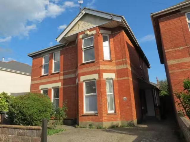 Deal! 1 BA 3 bedroom flat for rent in 3 bedroom First Floor Fl.