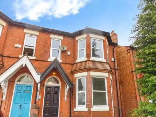 Deal! 1 BA 3 bedroom flat for rent in Court Oak Road, Harborne.