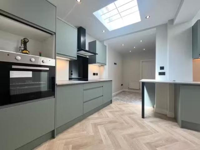 Just in! 1 BA 3 bedroom flat for rent in Bournville Lane, Birm.