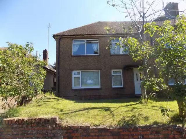 Rental! 1 BA 3 bedroom flat for rent in Osband Flats, Brynhyfr.