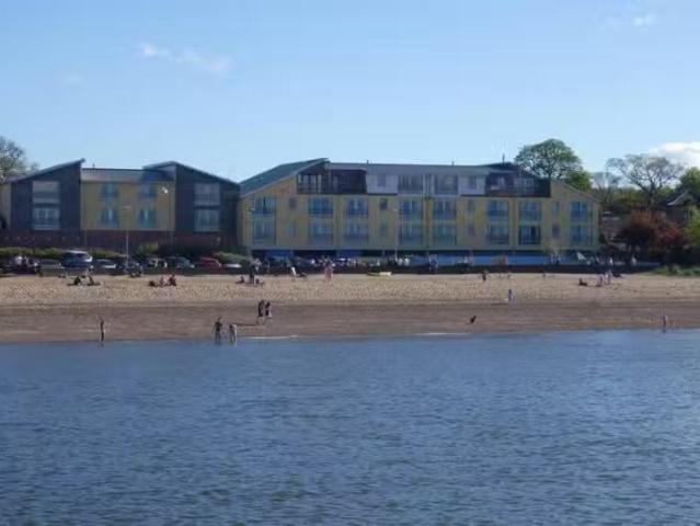 Rental! 1 BA 3 bedroom flat for rent in New Street, Musselburg.