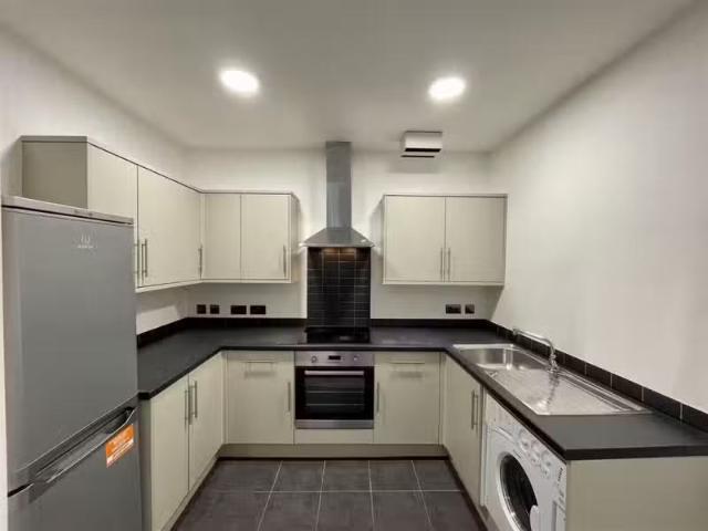 Just in! 1 BA 3 bedroom flat for rent in St Mary Street, Cardi.
