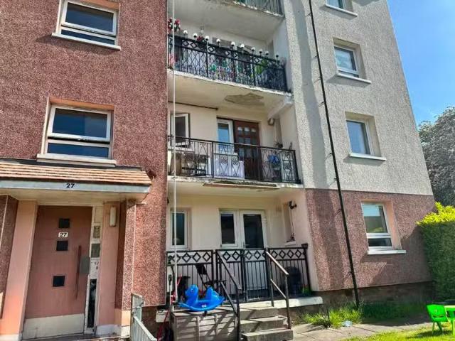 Unique 1 BA 3 bedroom flat for rent in Prospecthill Crescent.