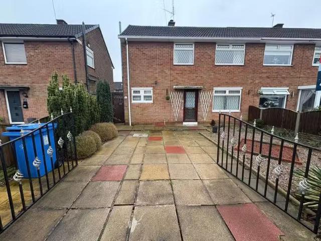 Cheap 1 BA 3 bedroom house for rent in Maple Drive, Alvaston.