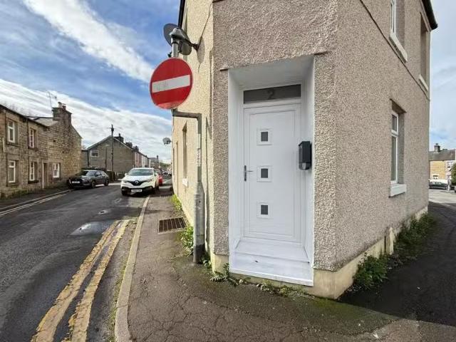 Cheap 1 BA 3 bedroom house for rent in Chapel Street, Galgate.