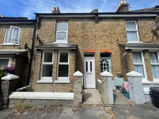 Deal! 1 BA 3 bedroom house for rent in Leonards Avenue, Ramsga.