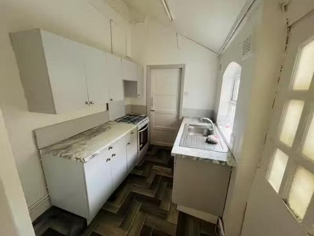 Cozy 1 BA 3 bedroom house for rent in Lodge Road, Hockley, BIR.