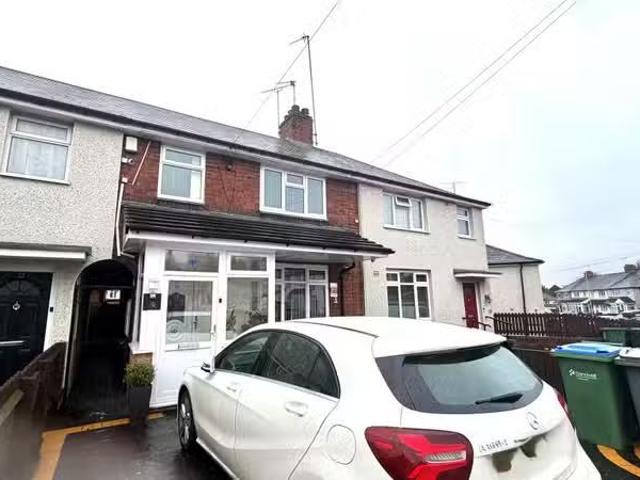 Just in! 1 BA 3 bedroom house for rent in Lones road, West bro.