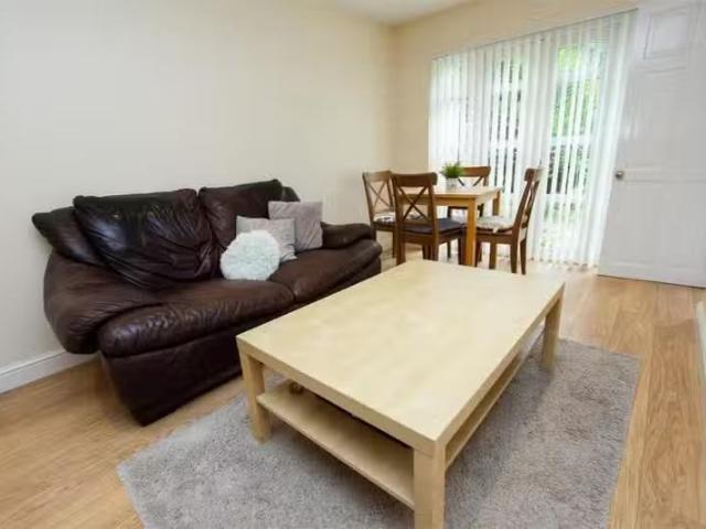Just in! 1 BA 3 bedroom house for rent in Reservoir Road, Sell.