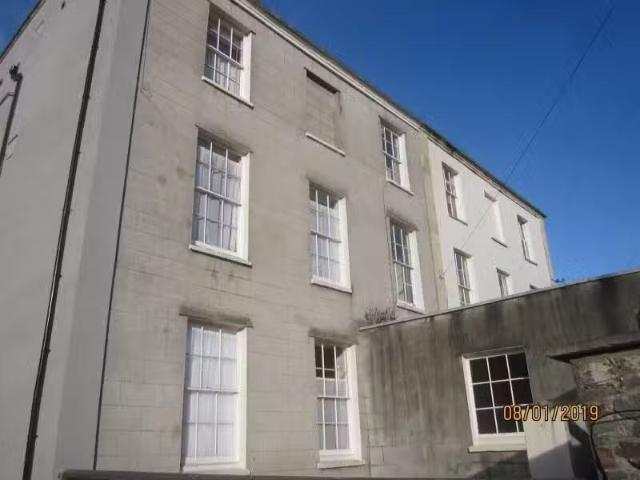 Charming 1 BA 3 bedroom property for rent in Wetherell Place F.