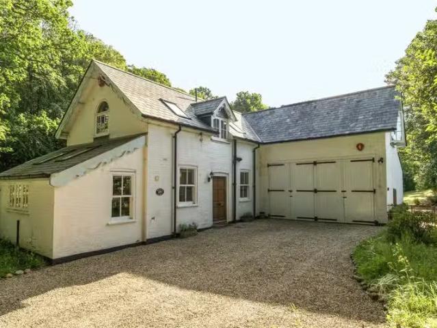 Cozy 1 BA 3 bedroom property to let in Rodlease Lane, Boldre.