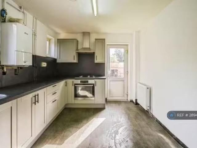 For Rent! 1 BA 3 bedroom semi detached house for rent in Camde.