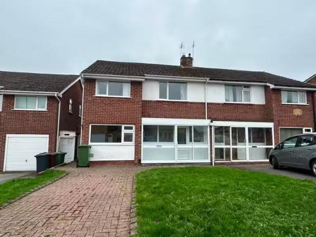 Unique 1 BA 3 bedroom semi detached house for rent in Chantry.