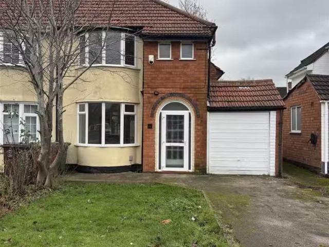 Unique 1 BA 3 bedroom semi detached house for rent in Charingw.