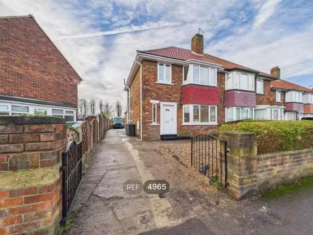 New 1 BA 3 bedroom semi detached house for rent in Charles Str.