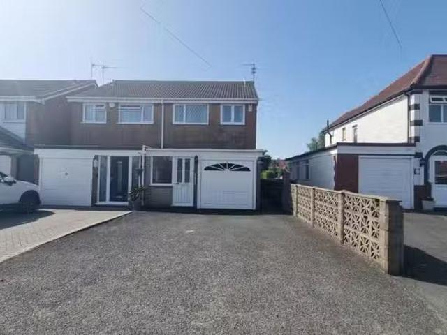 Unique 1 BA 3 bedroom semi detached house for rent in Amblecot.
