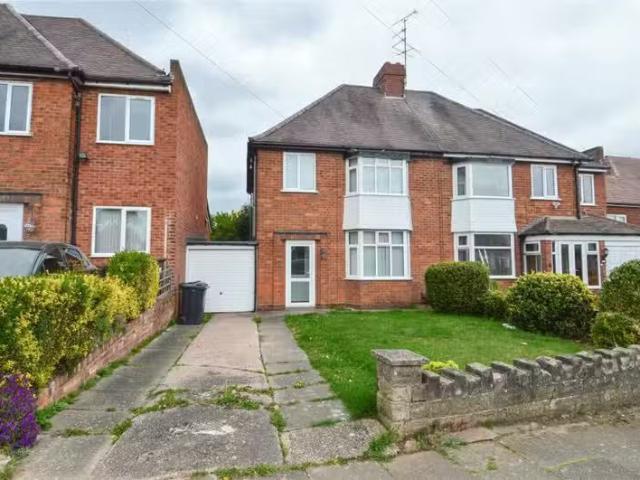 For Rent! 1 BA 3 bedroom semi detached house for rent in Balde.