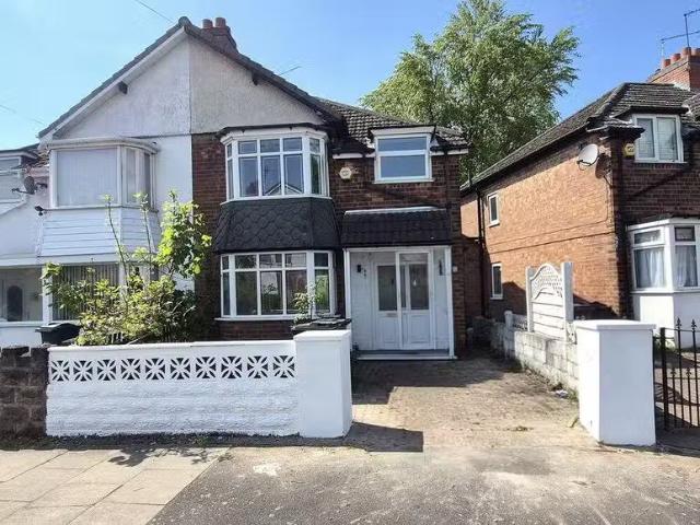 Just in! 1 BA 3 bedroom semi detached house for rent in Gladst.