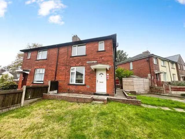 Just in! 1 BA 3 bedroom semi detached house for rent in Glaisd.