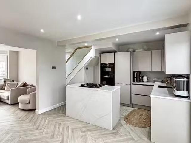 Just in! 1 BA 3 bedroom semi detached house for rent in Elm Pa.
