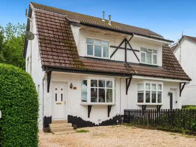 Charming 1 BA 3 bedroom semi detached house for rent in Hawtho.