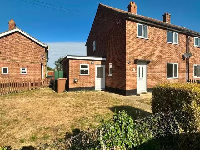 Cozy 1 BA 3 bedroom semi detached house for rent in Heckfield.