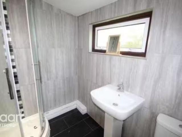 Nice 1 BA 3 bedroom semi detached house for rent in Hill House.