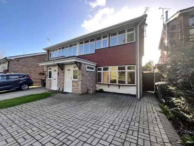 Unique 1 BA 3 bedroom semi detached house for rent in Lower Cl.
