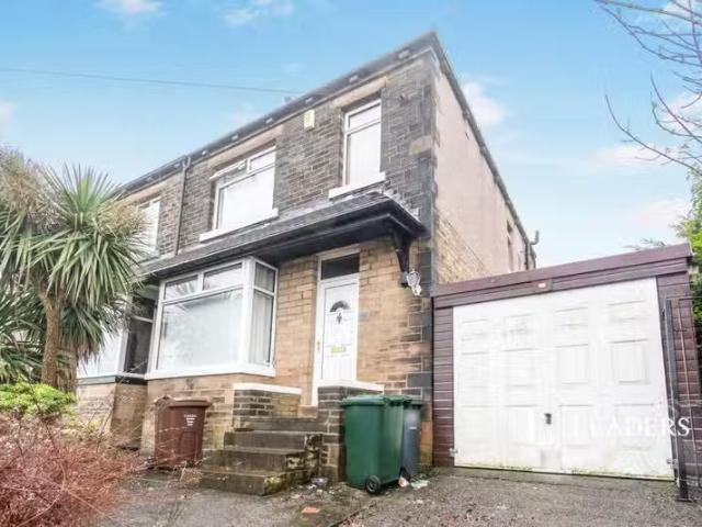Just in! 1 BA 3 bedroom semi detached house for rent in Leeds.