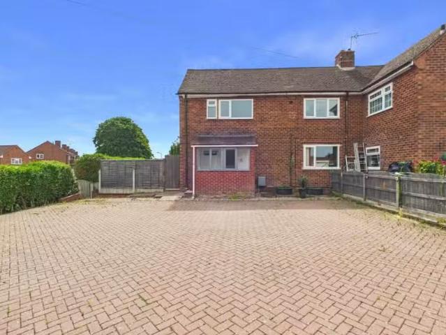 Unique 1 BA 3 bedroom semi detached house for rent in Lyttleto.