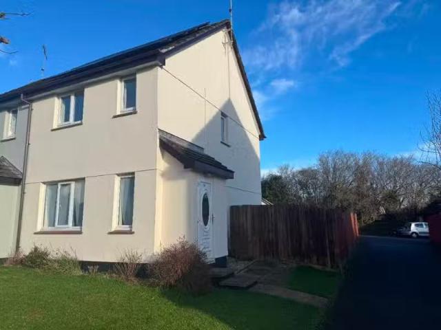 Just in! 1 BA 3 bedroom semi detached house for rent in Stickl.