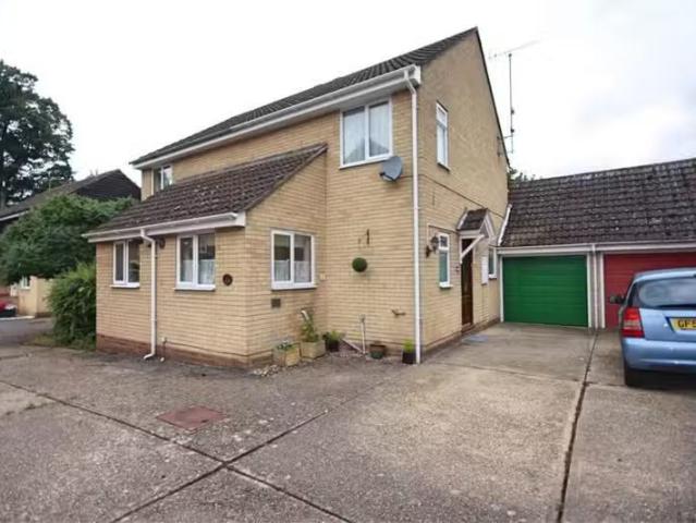 Cheap 1 BA 3 bedroom semi detached house for rent in Wakelin W.