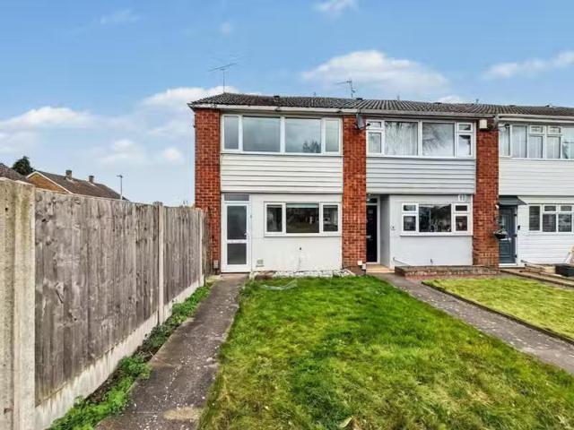 Unique 1 BA 3 bedroom semi detached house for rent in Warwick.