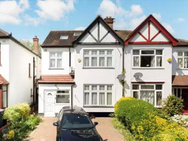 Nice 1 BA 3 bedroom semi detached house for rent in Westmorlan.