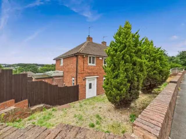 Cozy 1 BA 3 bedroom semi detached house for rent in Timbertree.