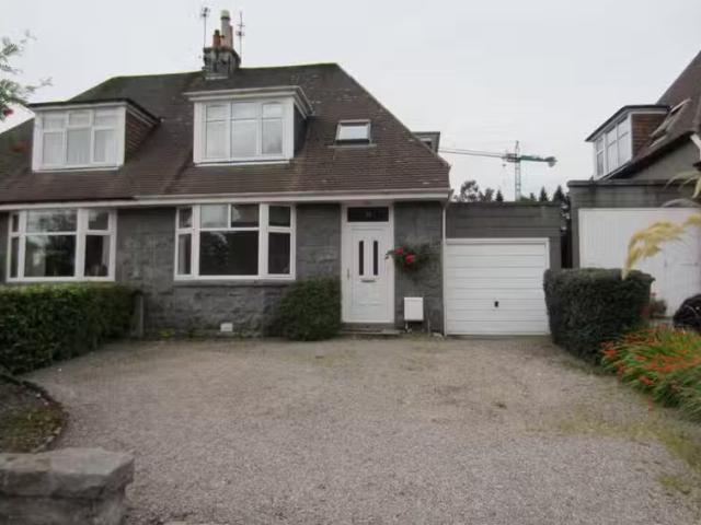 Deal! 1 BA 3 bedroom semi detached house for rent in Viewfield.