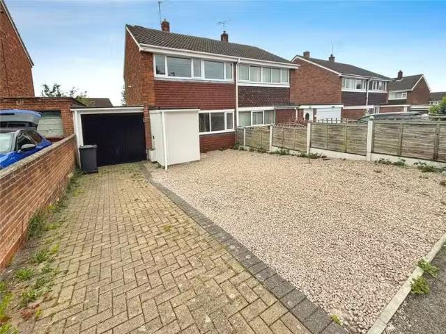 Deal! 1 BA 3 bedroom Semi Detached House to rent, Westwood Par.