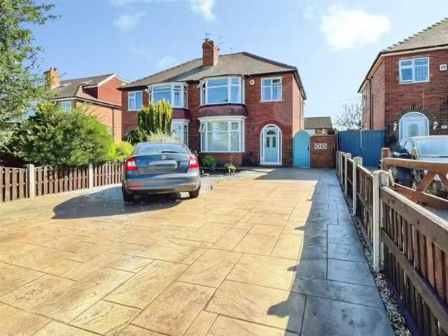 Just in! 1 BA 3 bedroom Semi Detached House to rent, Barnsley.