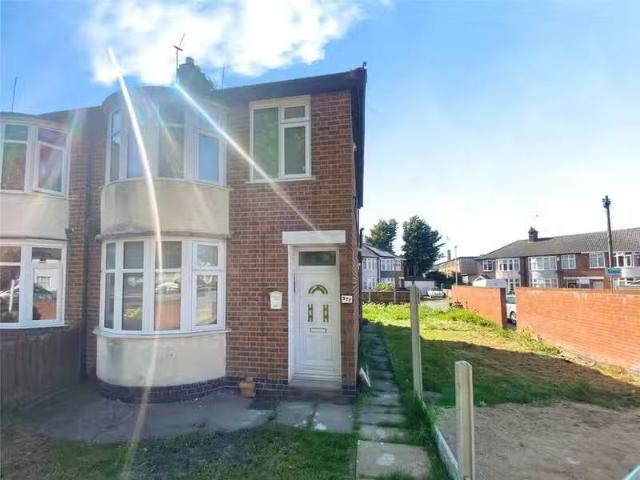 Nice 1 BA 3 bedroom Semi Detached House to rent, Saffron Lane.