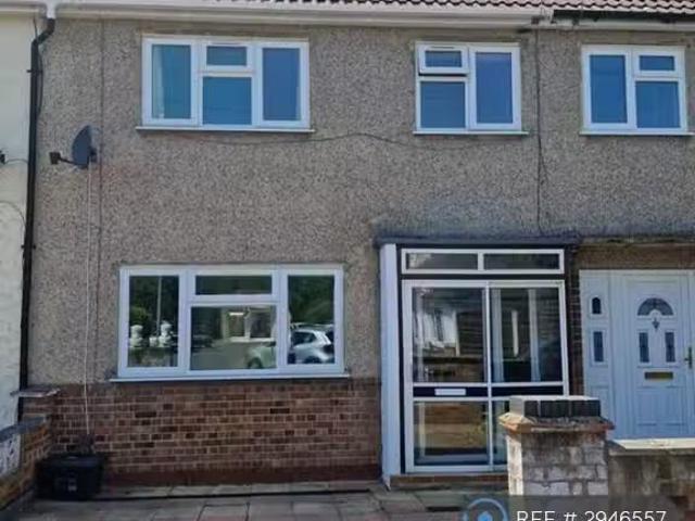 Just in! 1 BA 3 bedroom terraced house for rent in Norman Road.