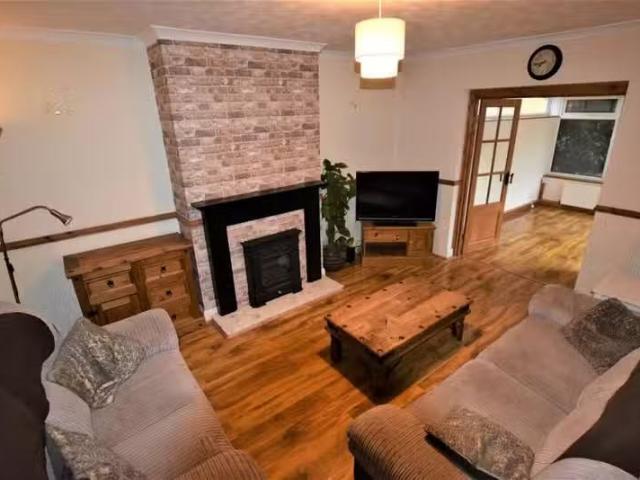 Cheap 1 BA 3 bedroom terraced house for rent in Burnaby Street.