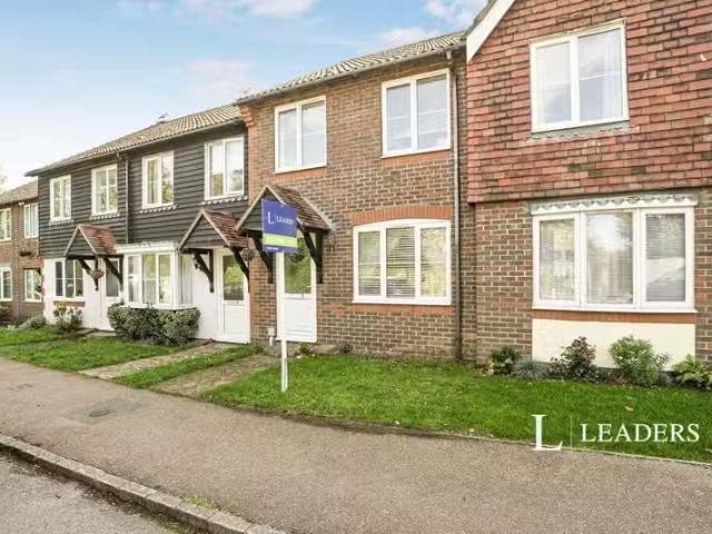 Deal! 1 BA 3 bedroom terraced house for rent in Brookenbee Clo.