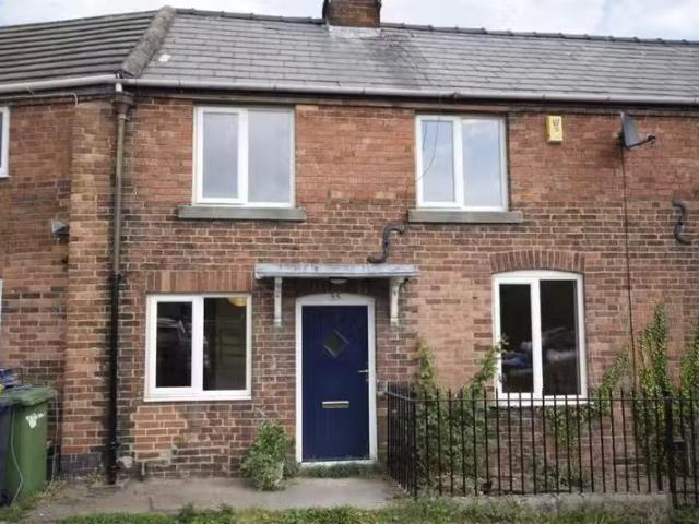 Cheap 1 BA 3 bedroom terraced house for rent in Church Road, Q.