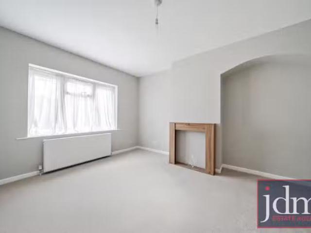 Just in! 1 BA 3 bedroom terraced house for rent in Churchdown.