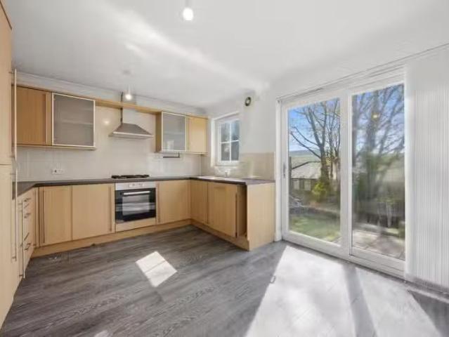 Just in! 1 BA 3 bedroom terraced house for rent in Edgeside La.
