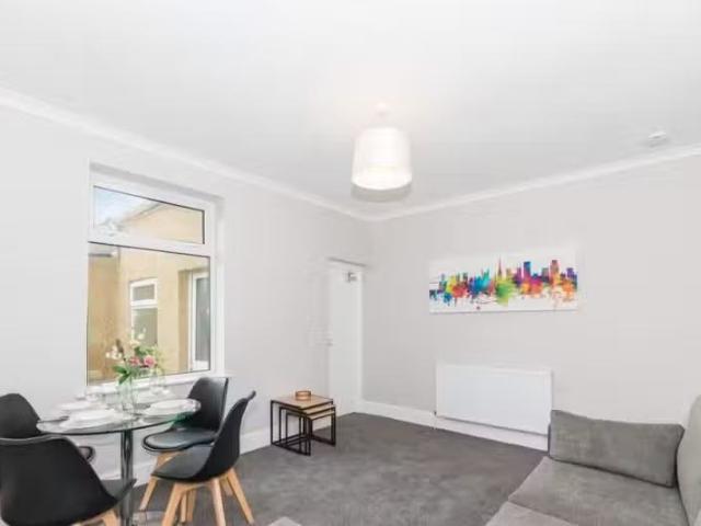Just in! 1 BA 3 bedroom terraced house for rent in Filwood Roa.