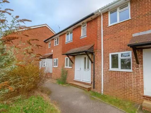 Unique 1 BA 3 bedroom terraced house for rent in Hazel Road, F.